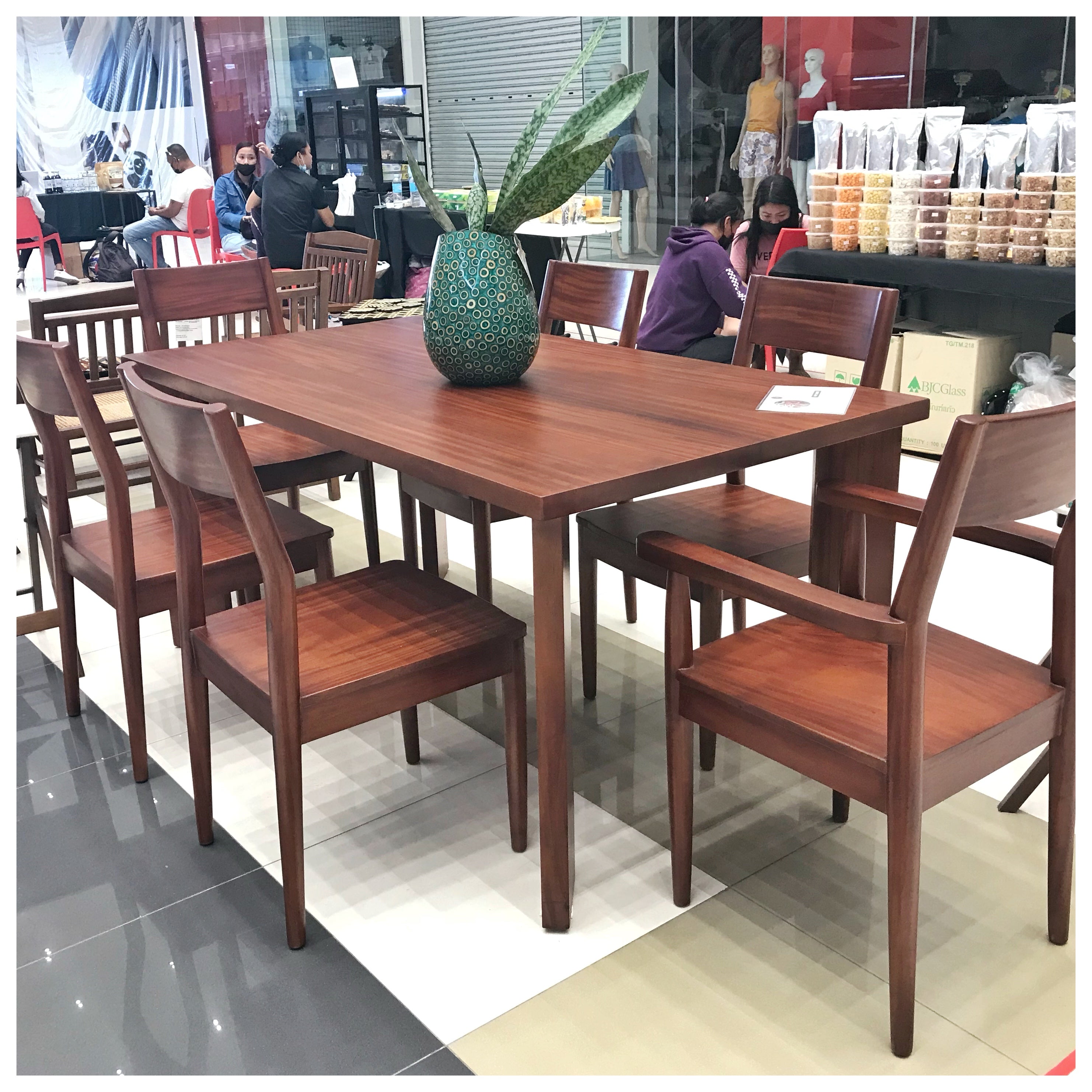 Mahogany 6 seater dining table store